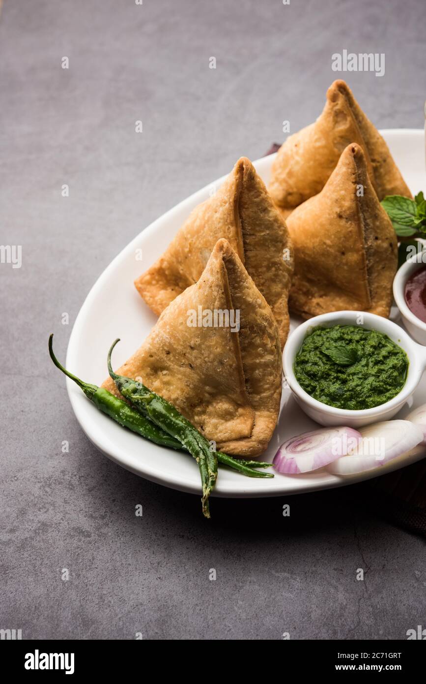 Samosa - Triangle shape fried / baked pastry with savoury filling ...