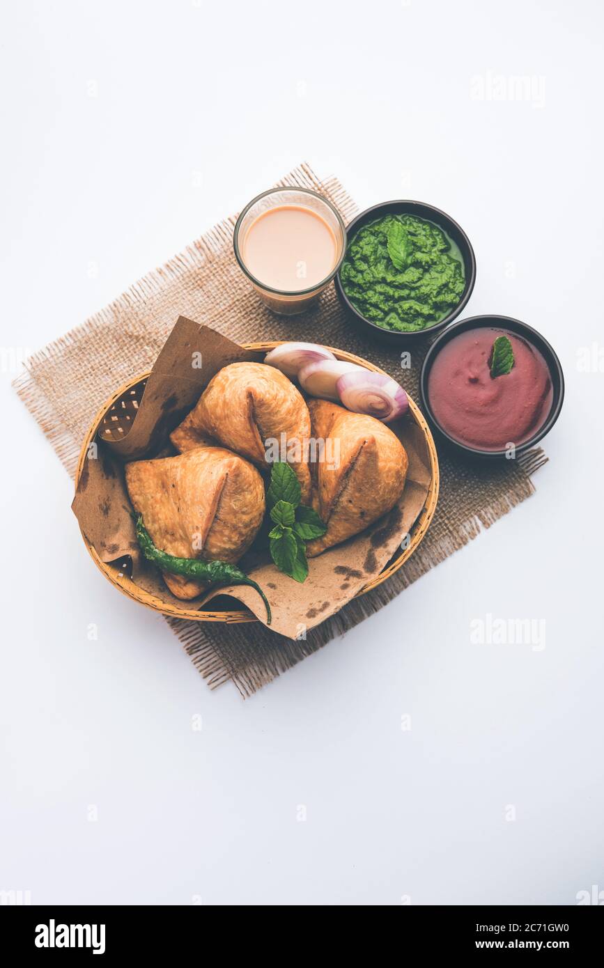 Samosa - Triangle shape fried / baked pastry with savoury filling ...