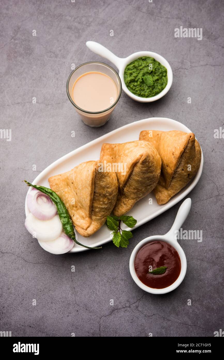 Samosa - Triangle shape fried / baked pastry with savoury filling ...