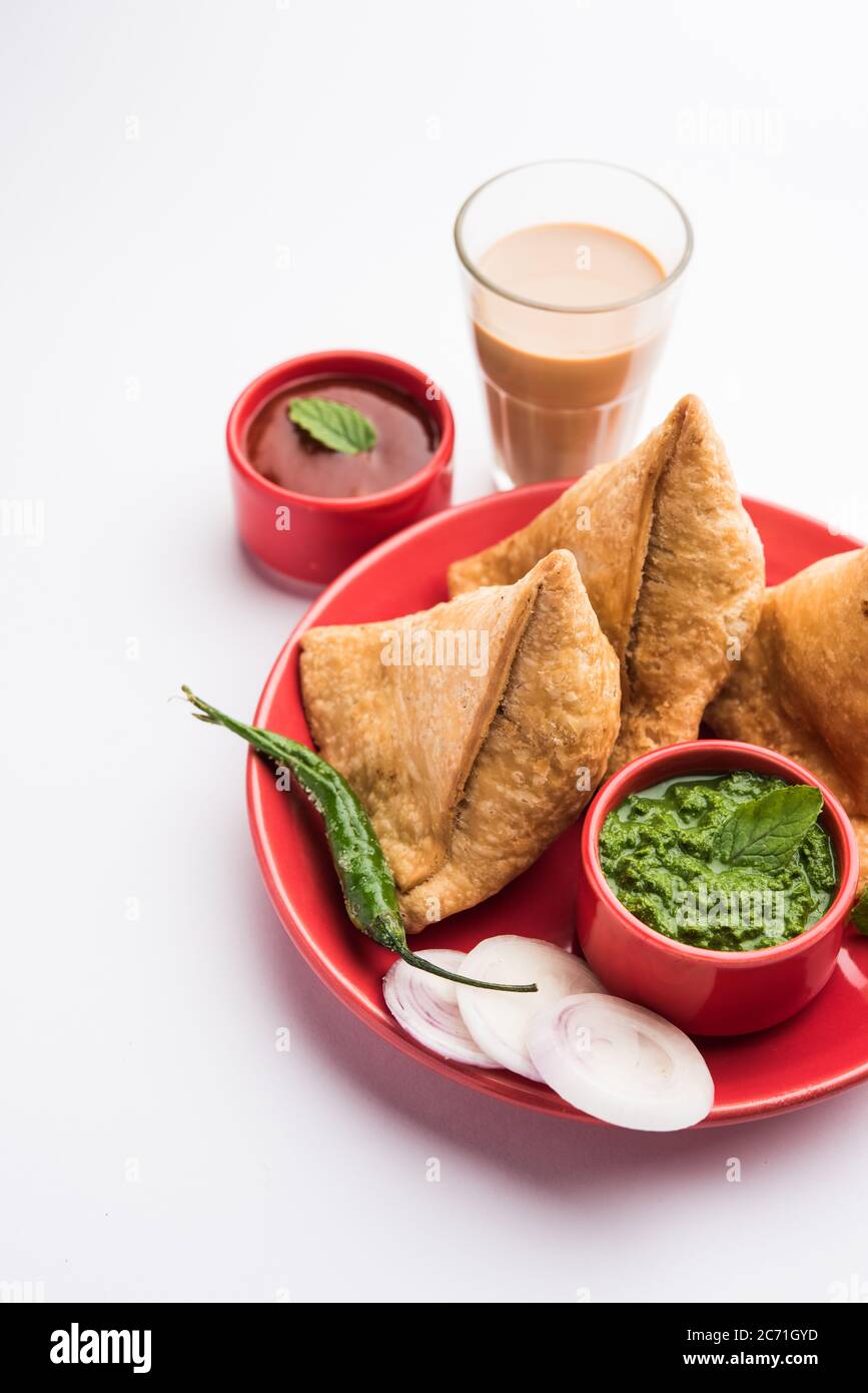 Samosa - Triangle shape fried / baked pastry with savoury filling ...