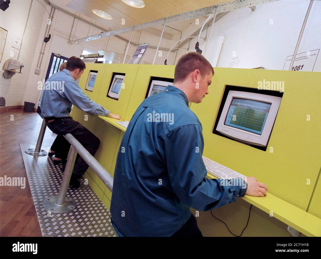 Uk university students computers hi-res stock photography and images ...