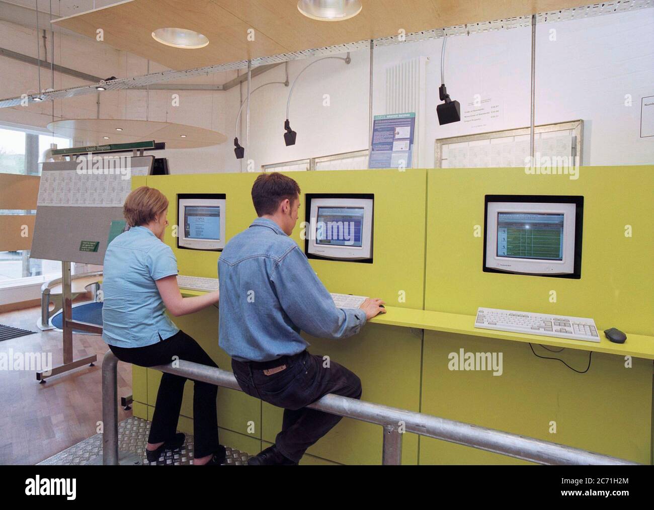 Uk university students computers hi-res stock photography and images ...