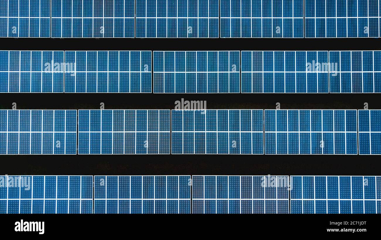 Solar panel field hi-res stock photography and images - Alamy