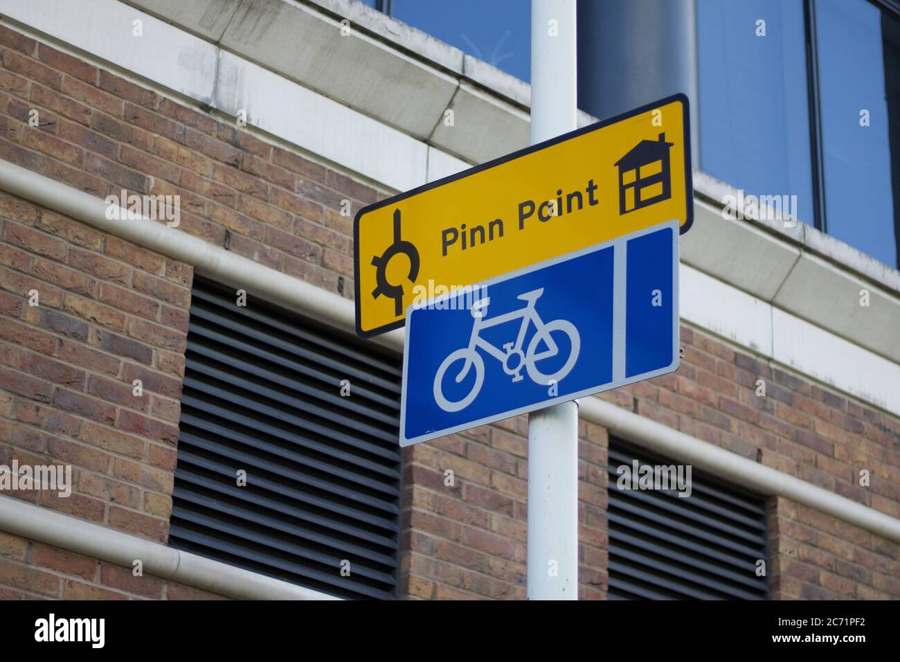 Uk road signs graphic hi-res stock photography and images - Alamy