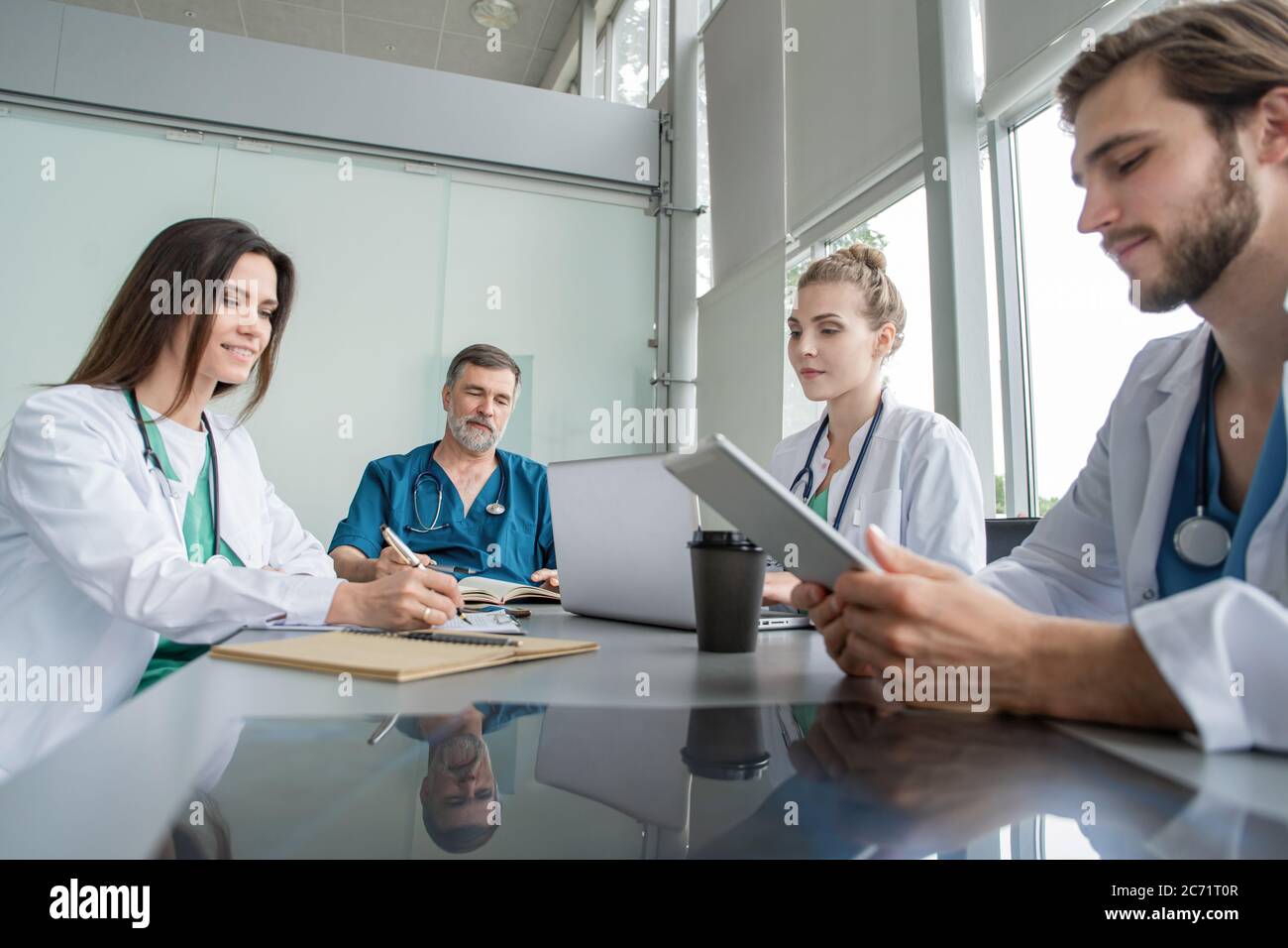 Nurse discussion options hi-res stock photography and images - Alamy