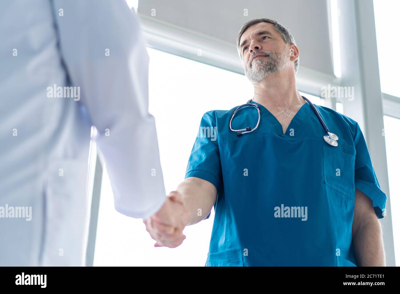 Handshake business lab hi-res stock photography and images - Alamy