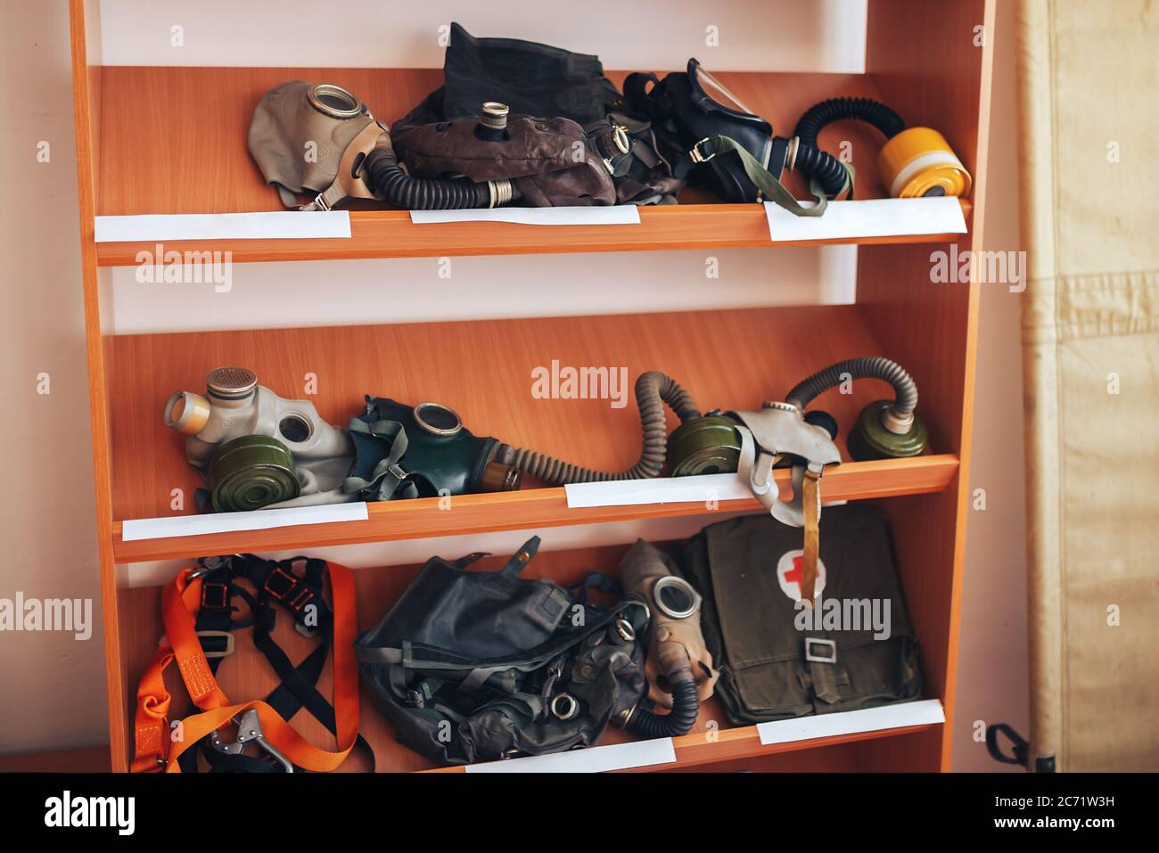 Gas mask children hi-res stock photography and images - Alamy