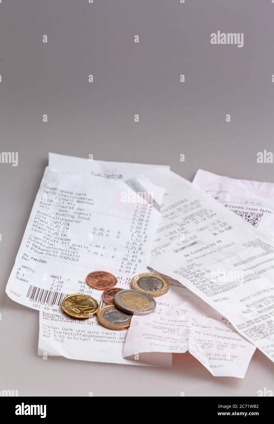 Handling cash hi-res stock photography and images - Alamy