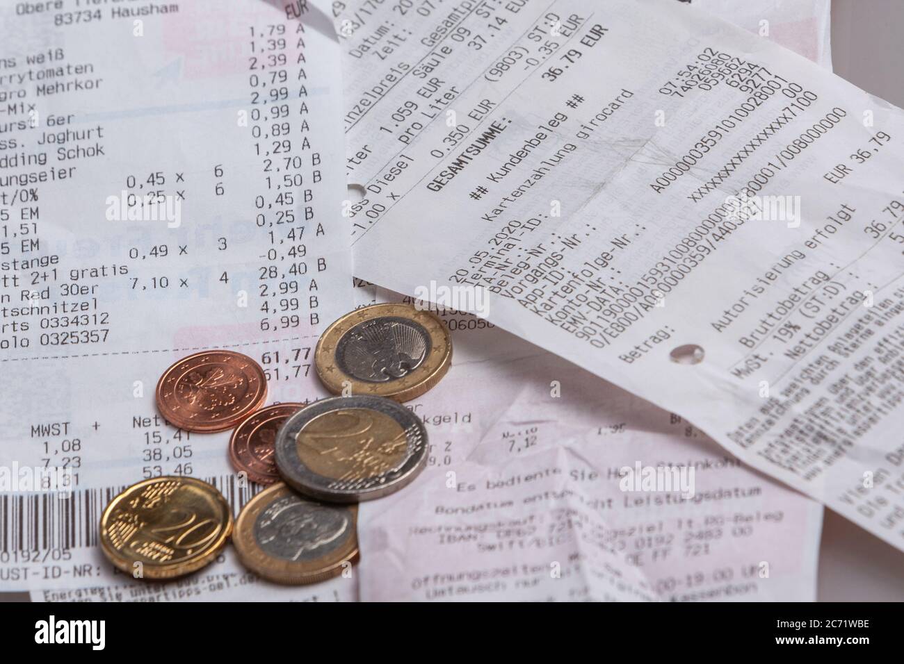 Handling cash hi-res stock photography and images - Alamy