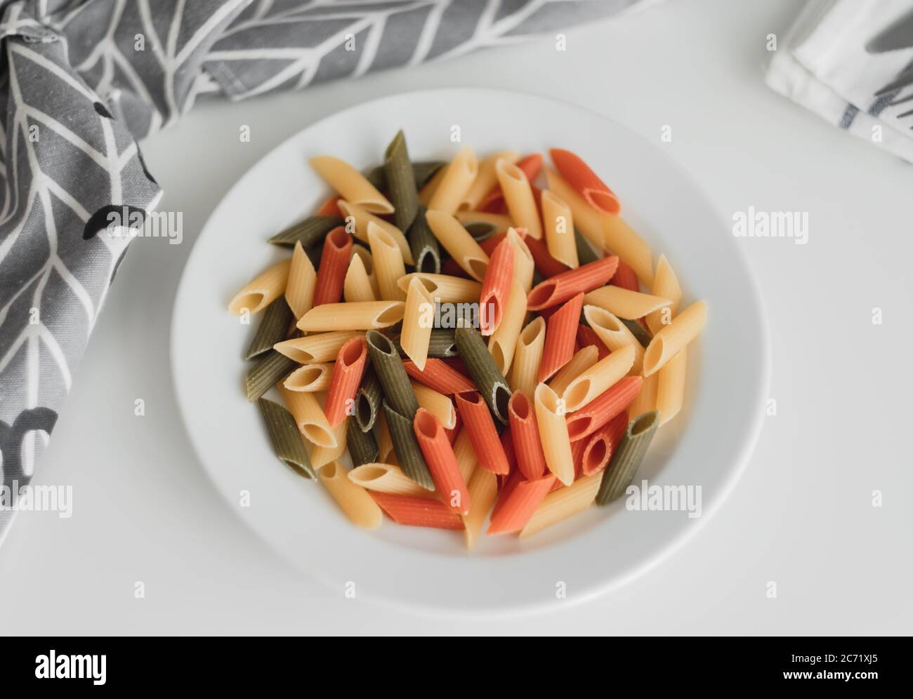 Plate of pasta on coloured plate hi-res stock photography and images ...