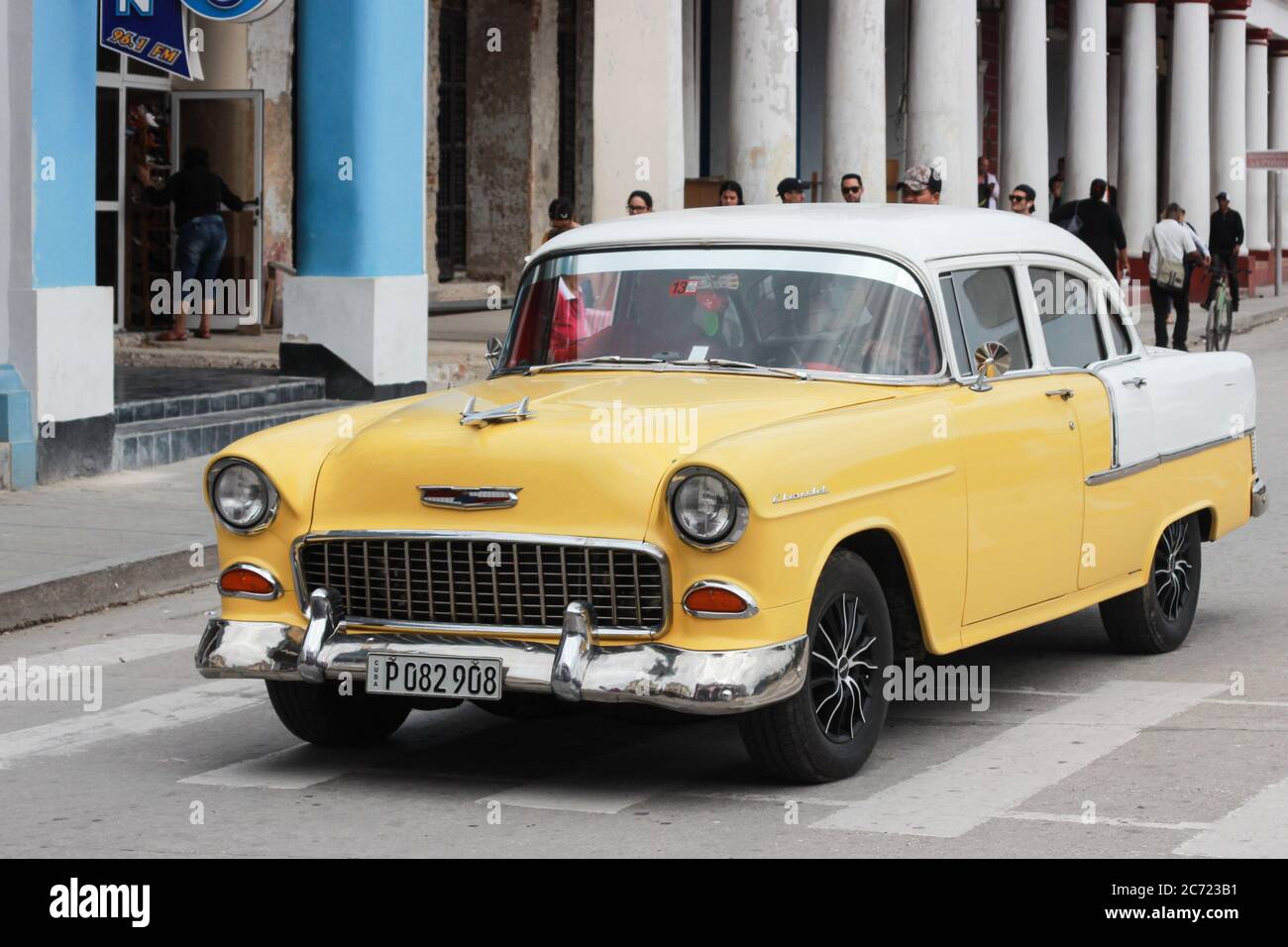 Yellow vintage car 50s style hi-res stock photography and images - Alamy