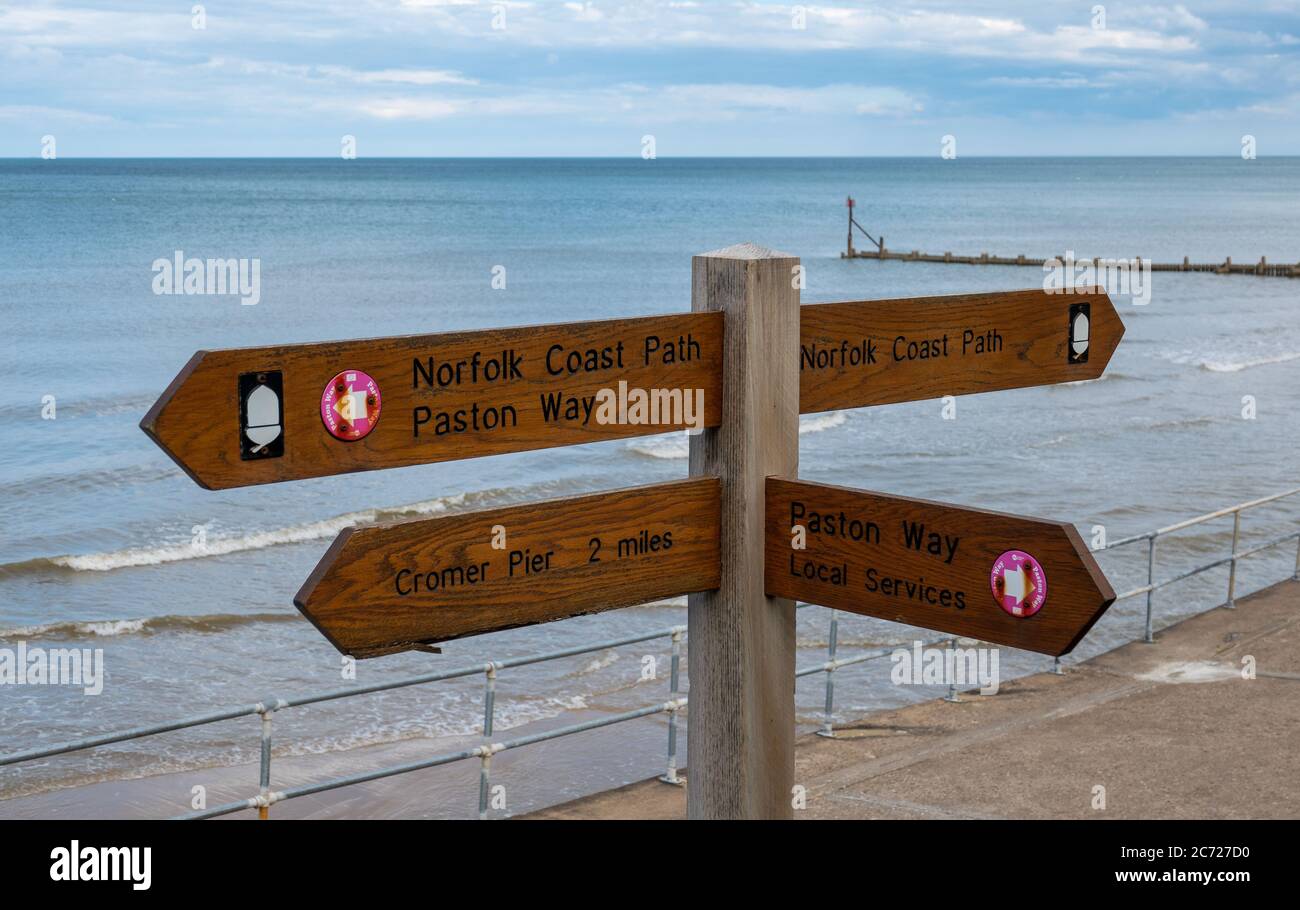 Coastal path sign at Overstrand Stock Photo - Alamy