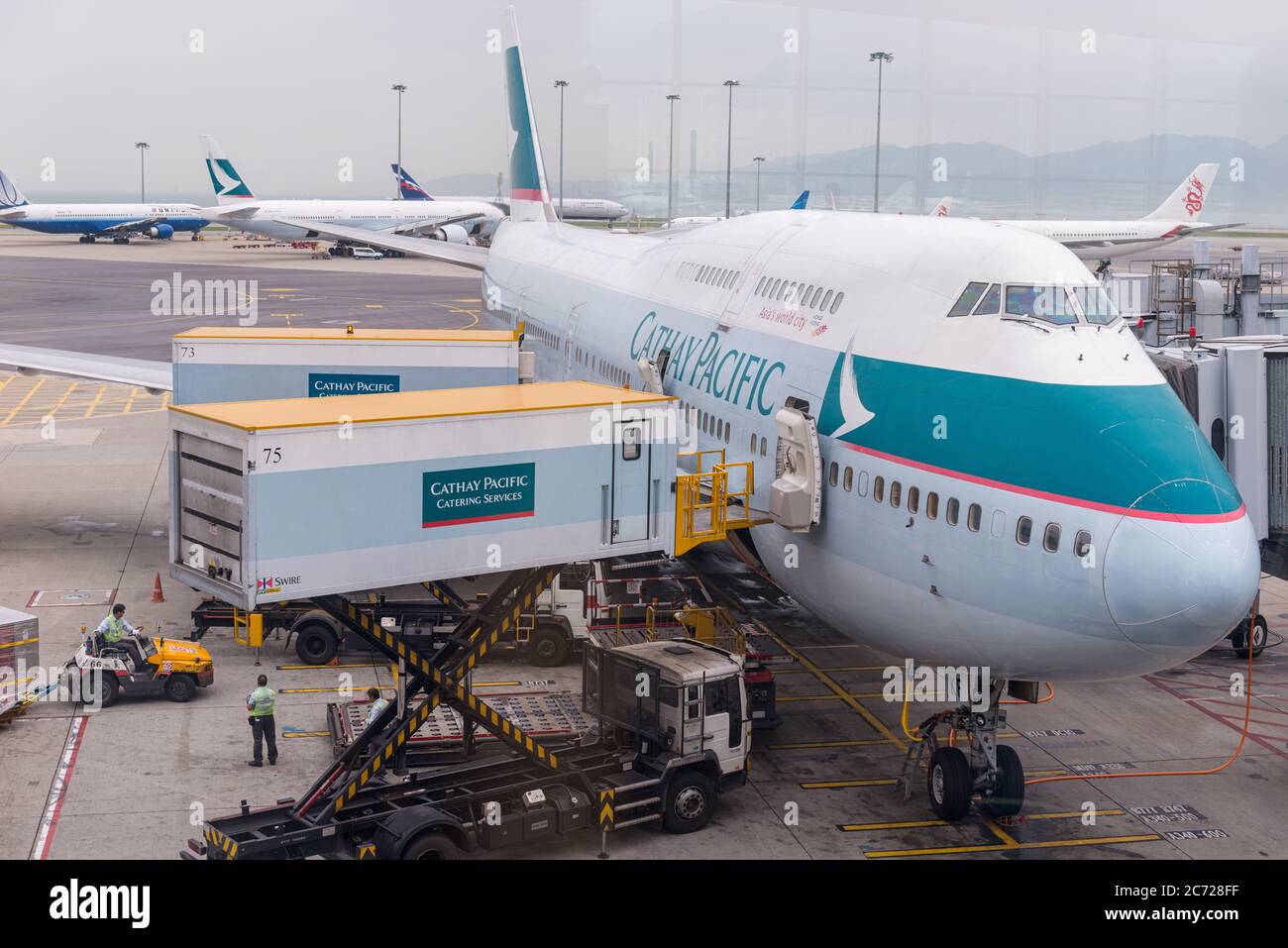 Airplane docked getting ready to flight Stock Photo - Alamy