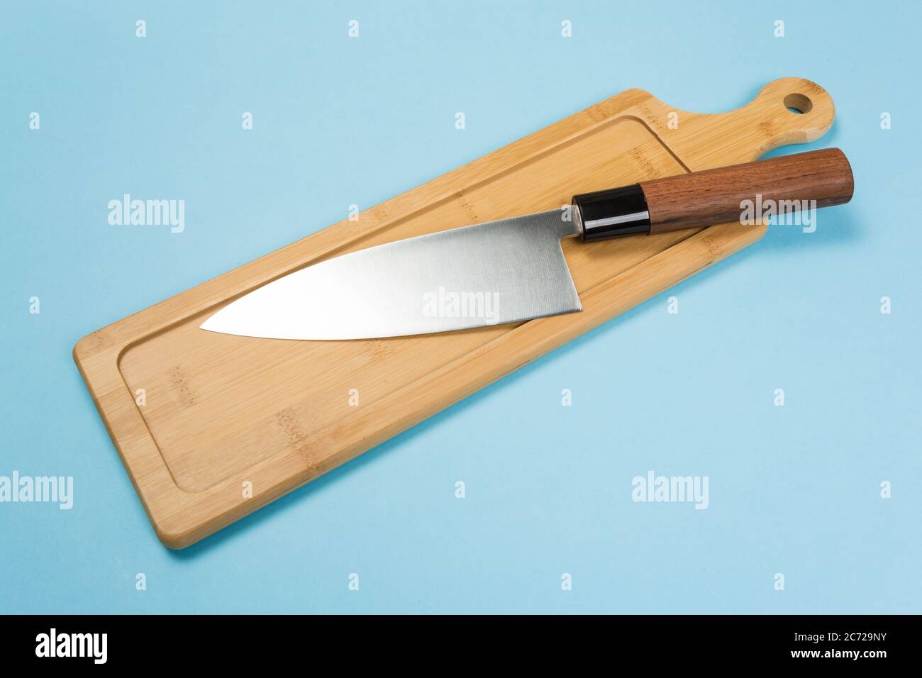 Big kitchen knife lying on an cutting board Stock Photo - Alamy