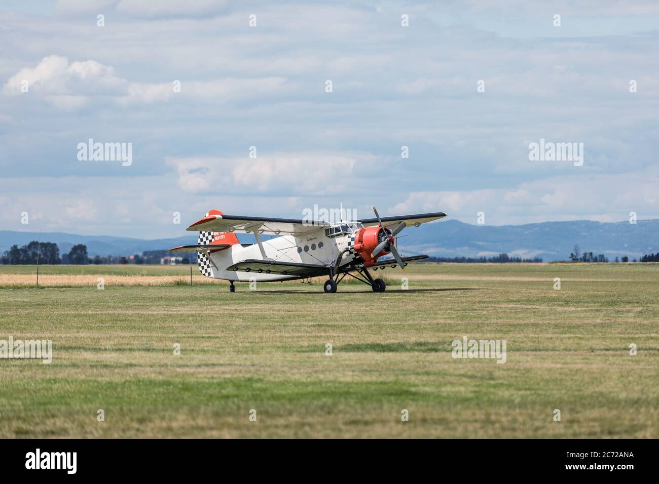 Cockpit antonov an 2 biplane hi-res stock photography and images - Alamy
