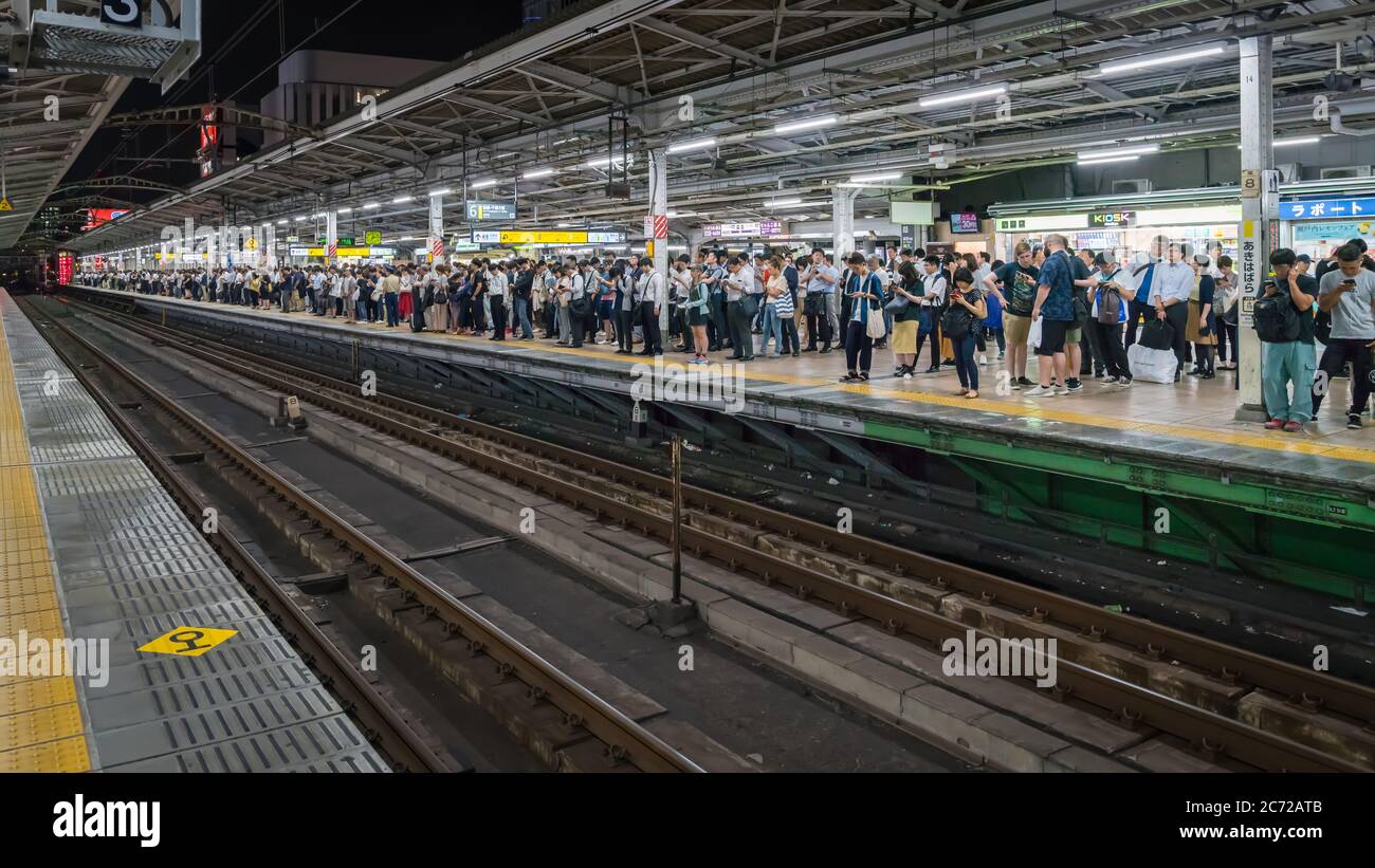 Tokyo, Japan - August 2018: Crowd of people waiting for the subway in ...