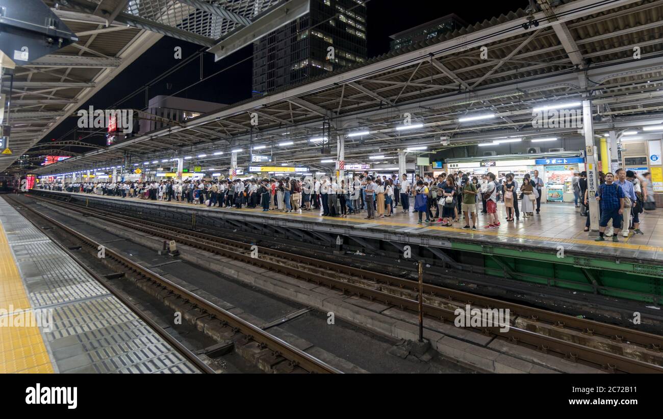 Tokyo queue subway hi-res stock photography and images - Alamy