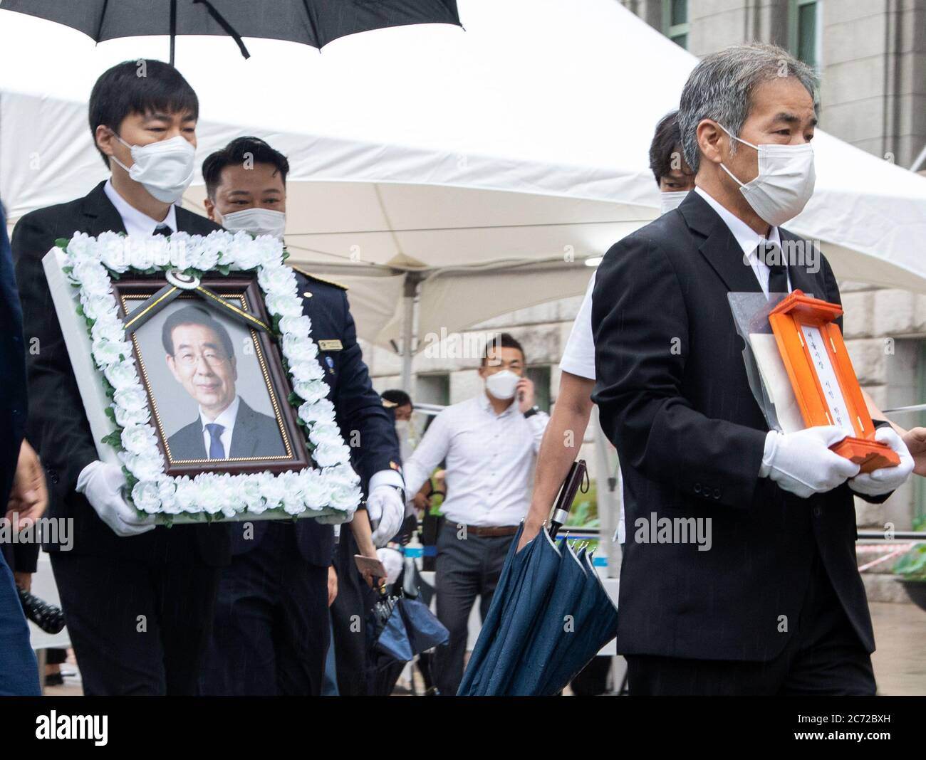 Seoul South Korea 13th July 2020 South Korean Carries A Portrait Of