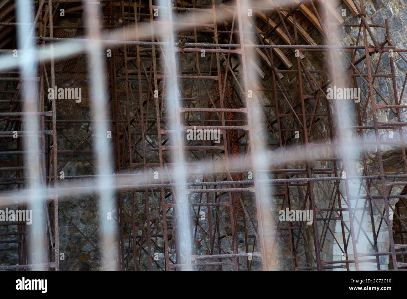Scaffolding in arch Stock Photo - Alamy