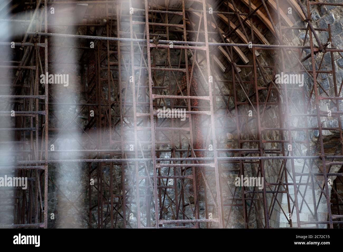 Scaffolding in arch Stock Photo - Alamy
