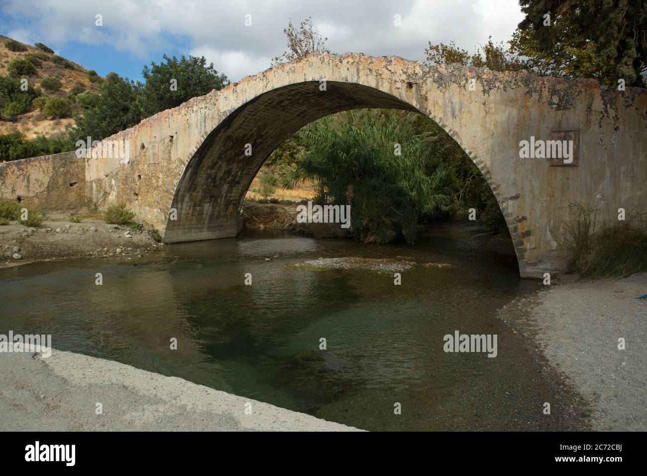 Venetian Bridge in the near of Kato Moni Preveli Stock Photo - Alamy
