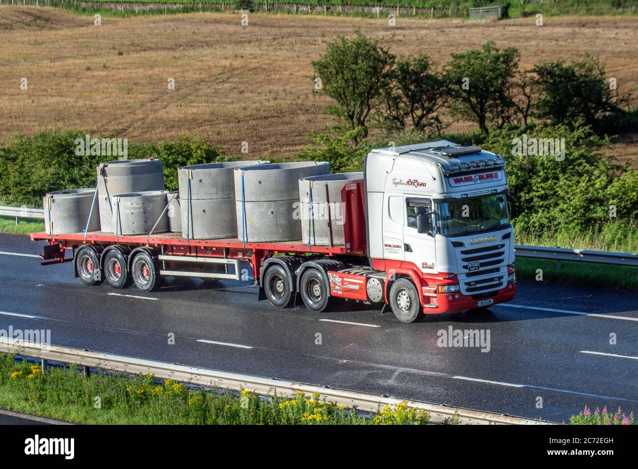 Truck carrying pipes hi-res stock photography and images - Alamy