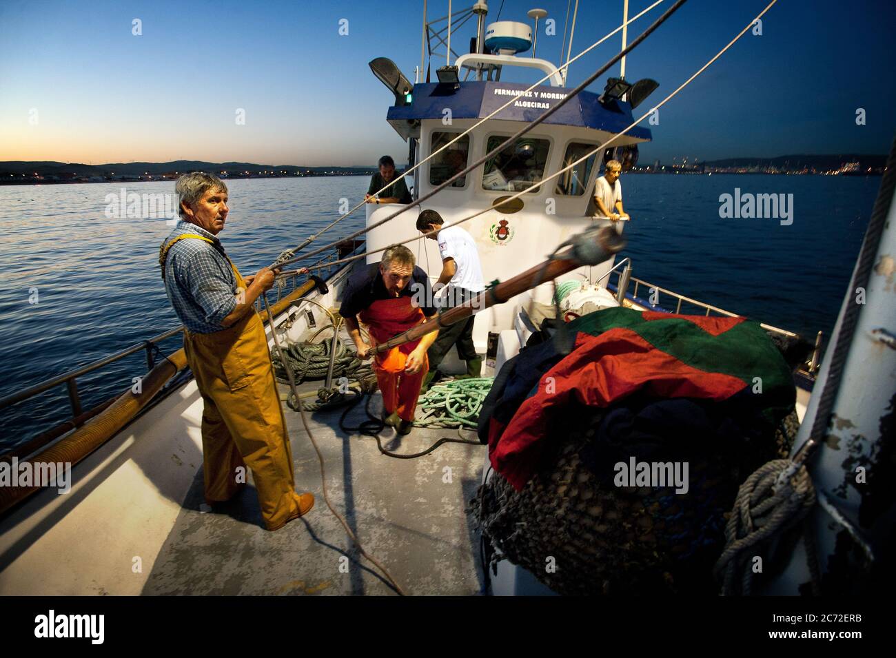 Fishermen of the Fernandez y Moreno fishing vessel collect the gear ...