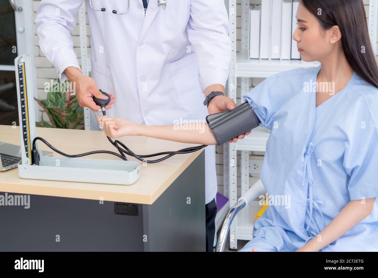 Doctor visit hospital hi-res stock photography and images - Alamy