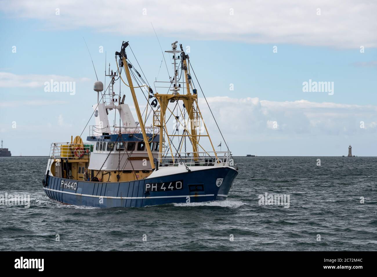 Fishing boats plymouth sutton harbour hi-res stock photography and ...