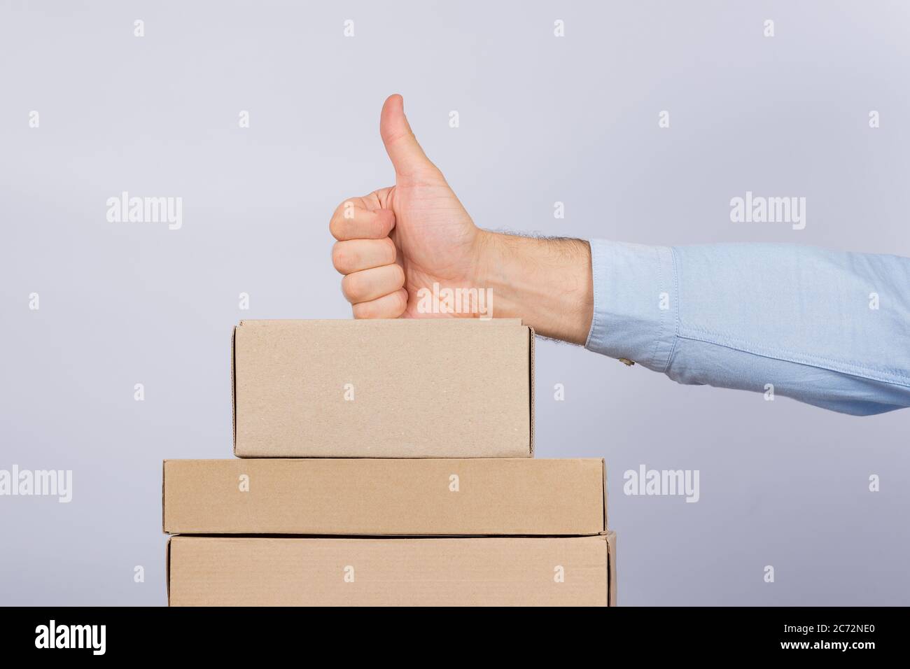 Cardboard box and gesture well done. Good service delivery concept ...