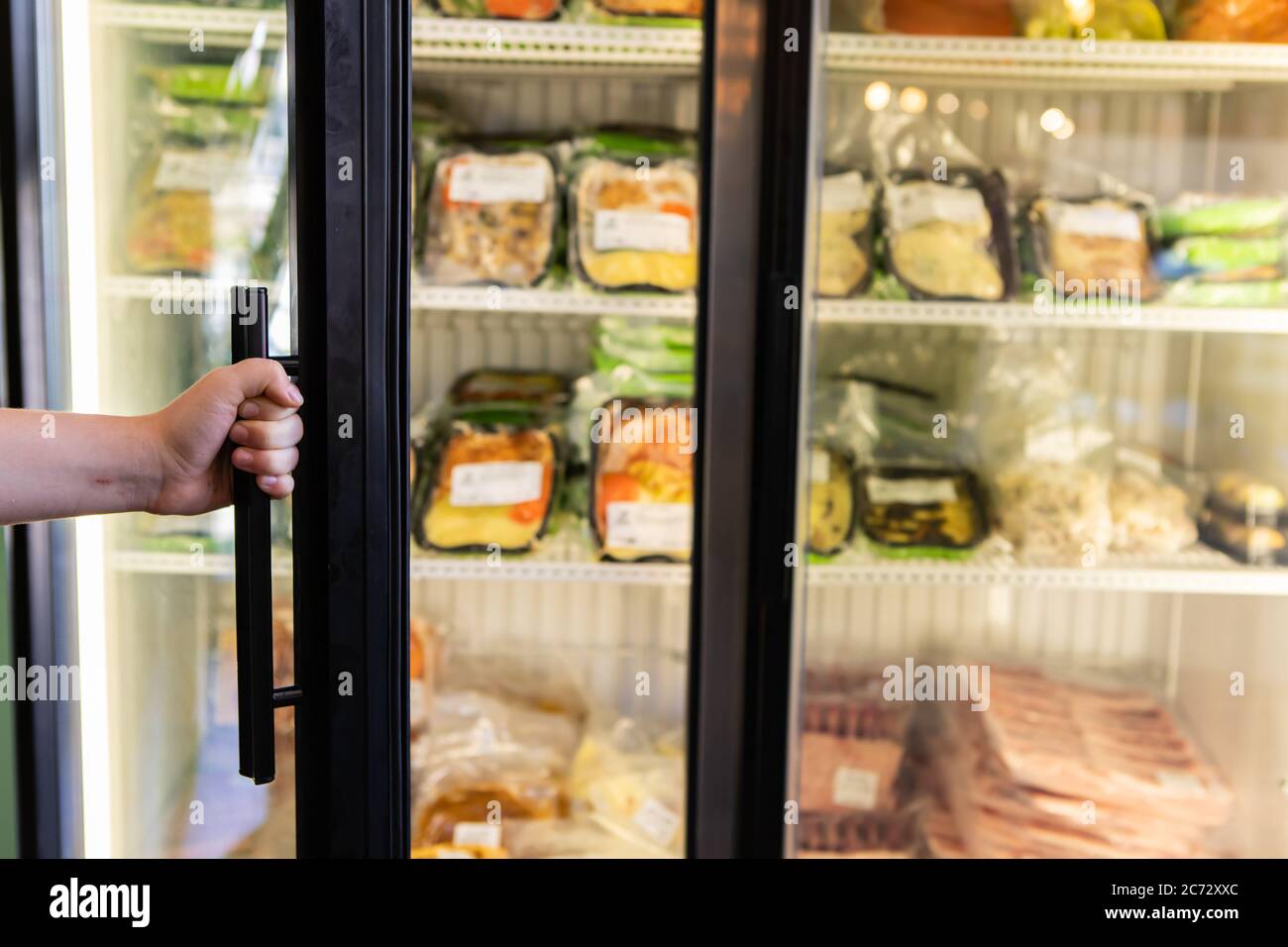 Person supermarket freezer door hi-res stock photography and images - Alamy