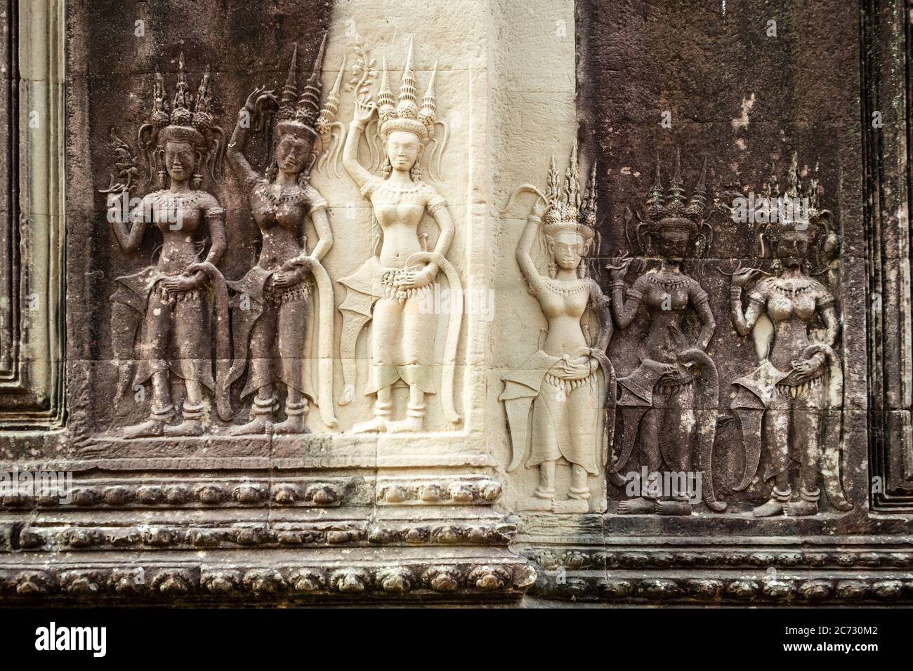 Bas reliefs at angkor wat temple hi-res stock photography and images ...