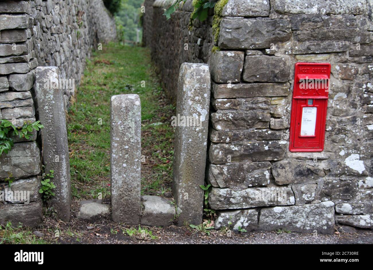 Walled pathway at Upper Elkstone in Staffordshire Stock Photo - Alamy