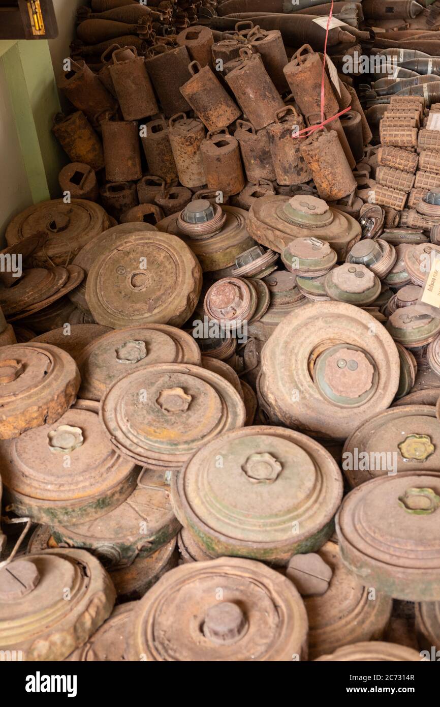Mine landmine hi-res stock photography and images - Alamy