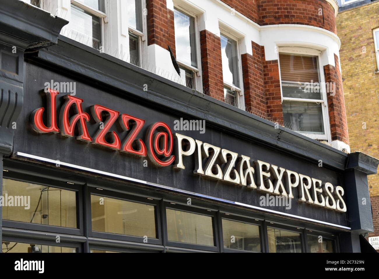 Pizza express logo hi-res stock photography and images - Alamy