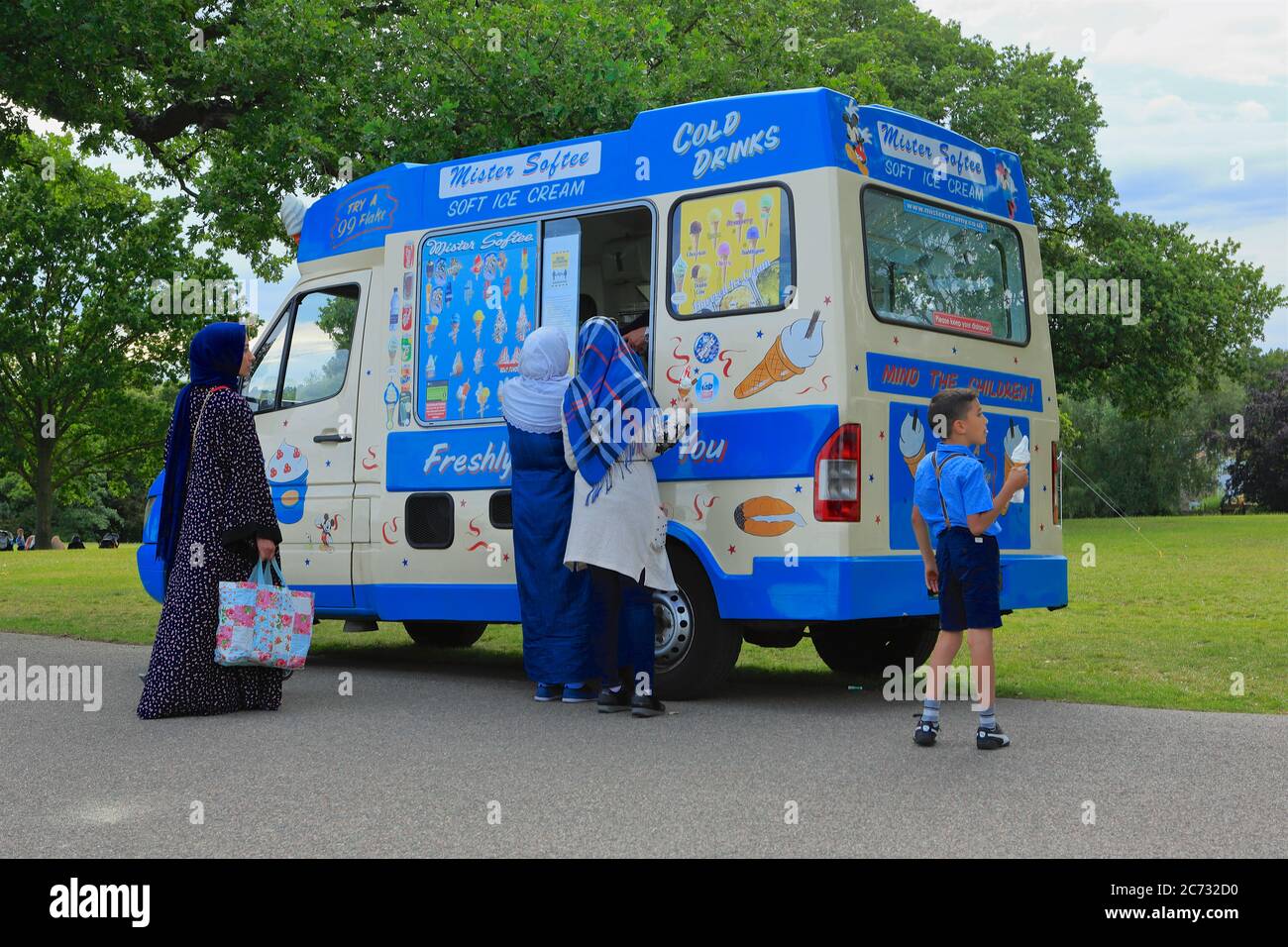 Child ice cream van hi-res stock photography and images - Alamy