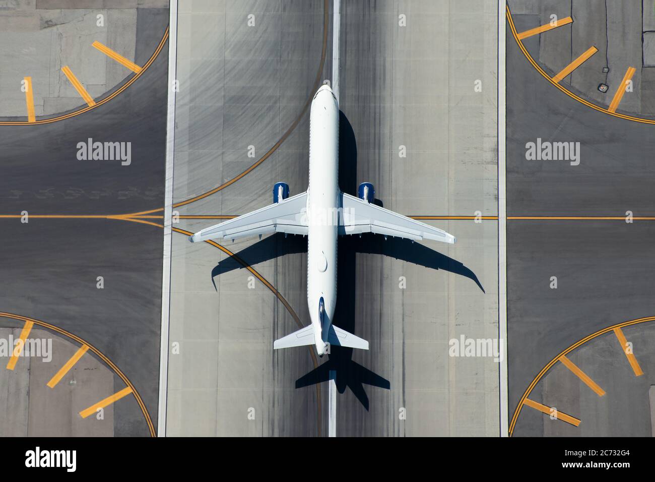 Narrow body jetliner hi-res stock photography and images - Alamy