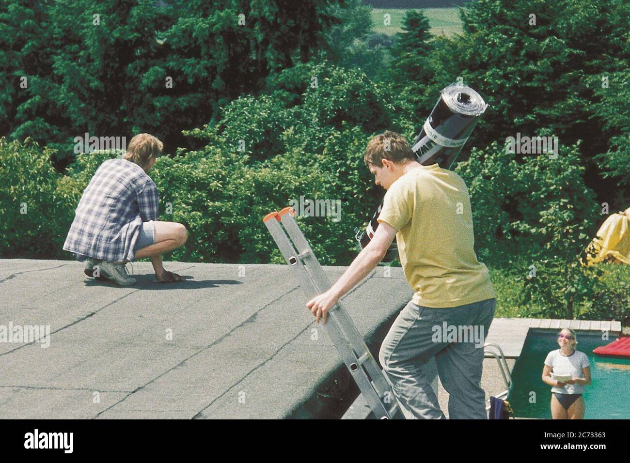 BUNGALOW, from left: Devid Striesow, Lennie Burmeister, Trine Dyrholm ...