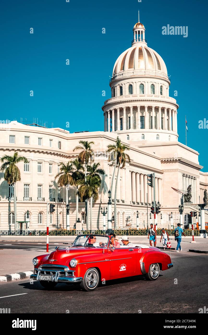 Classic convertible car next to the iconic Capitol building in Havana ...