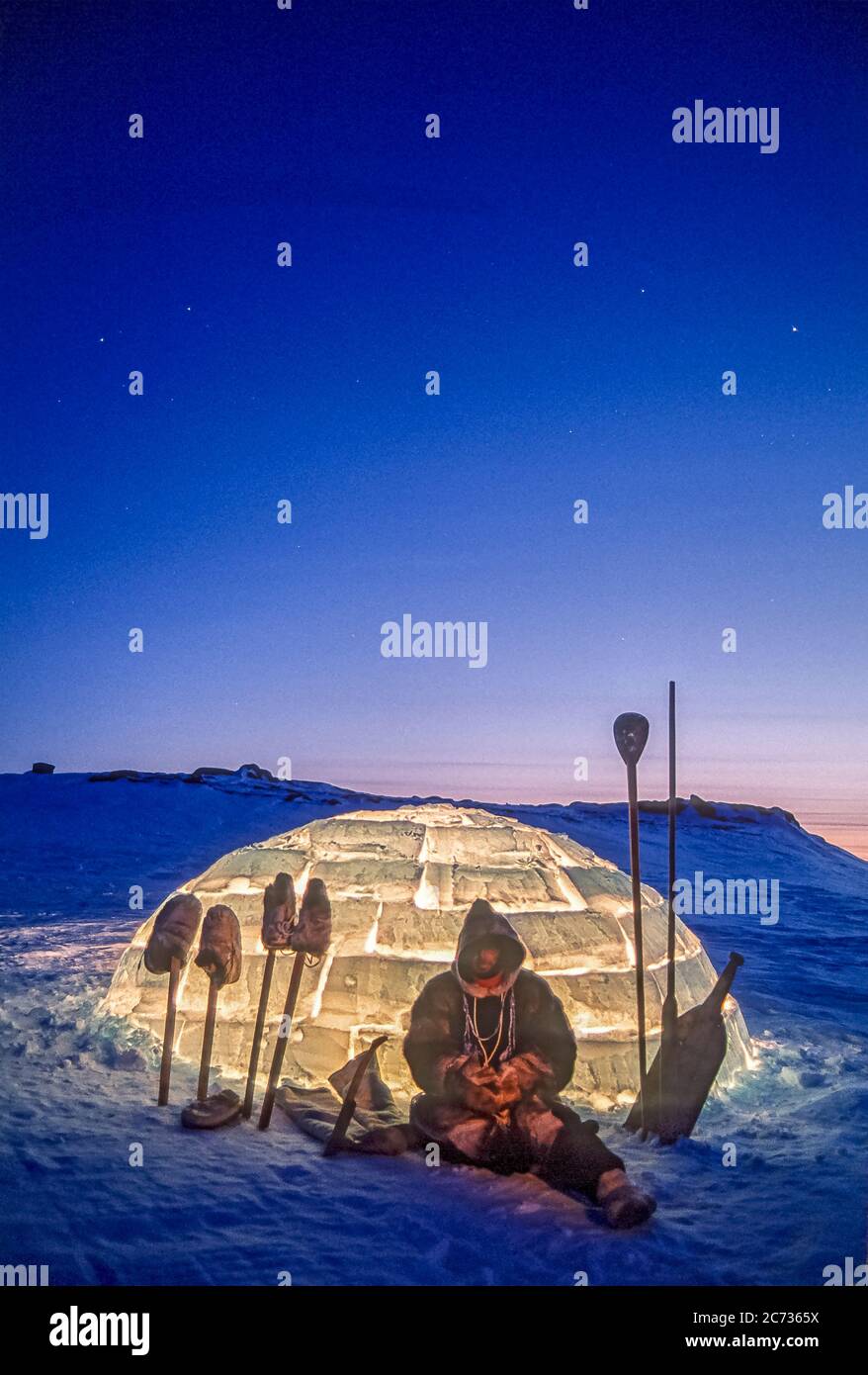 Inuit igloo canada hi-res stock photography and images - Alamy