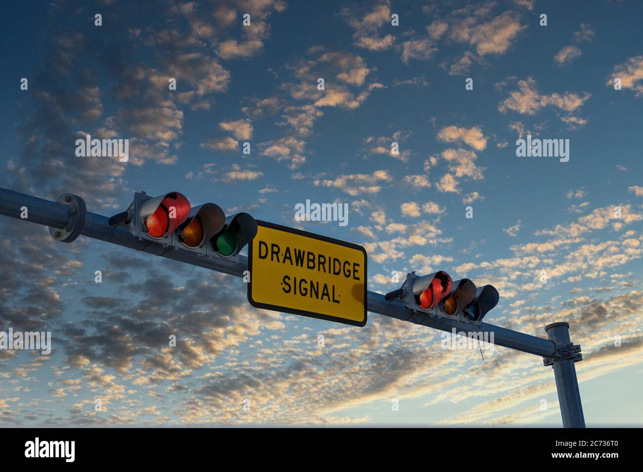 Stop drawbridge sign warning bridge hi-res stock photography and images ...