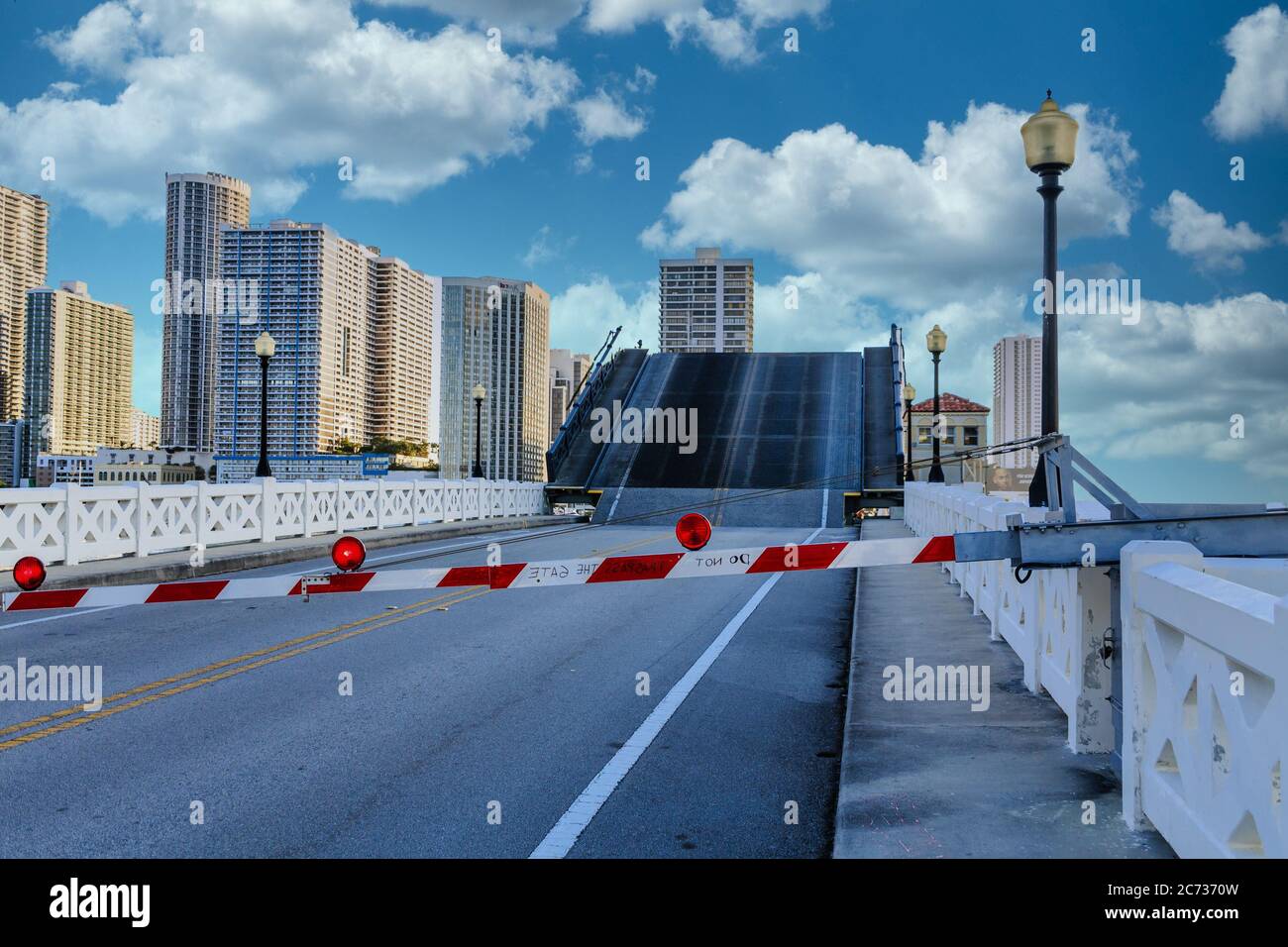 Drawbridge signal hi-res stock photography and images - Alamy