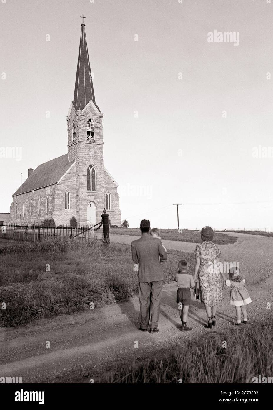 Church 1950s usa family hi-res stock photography and images - Alamy