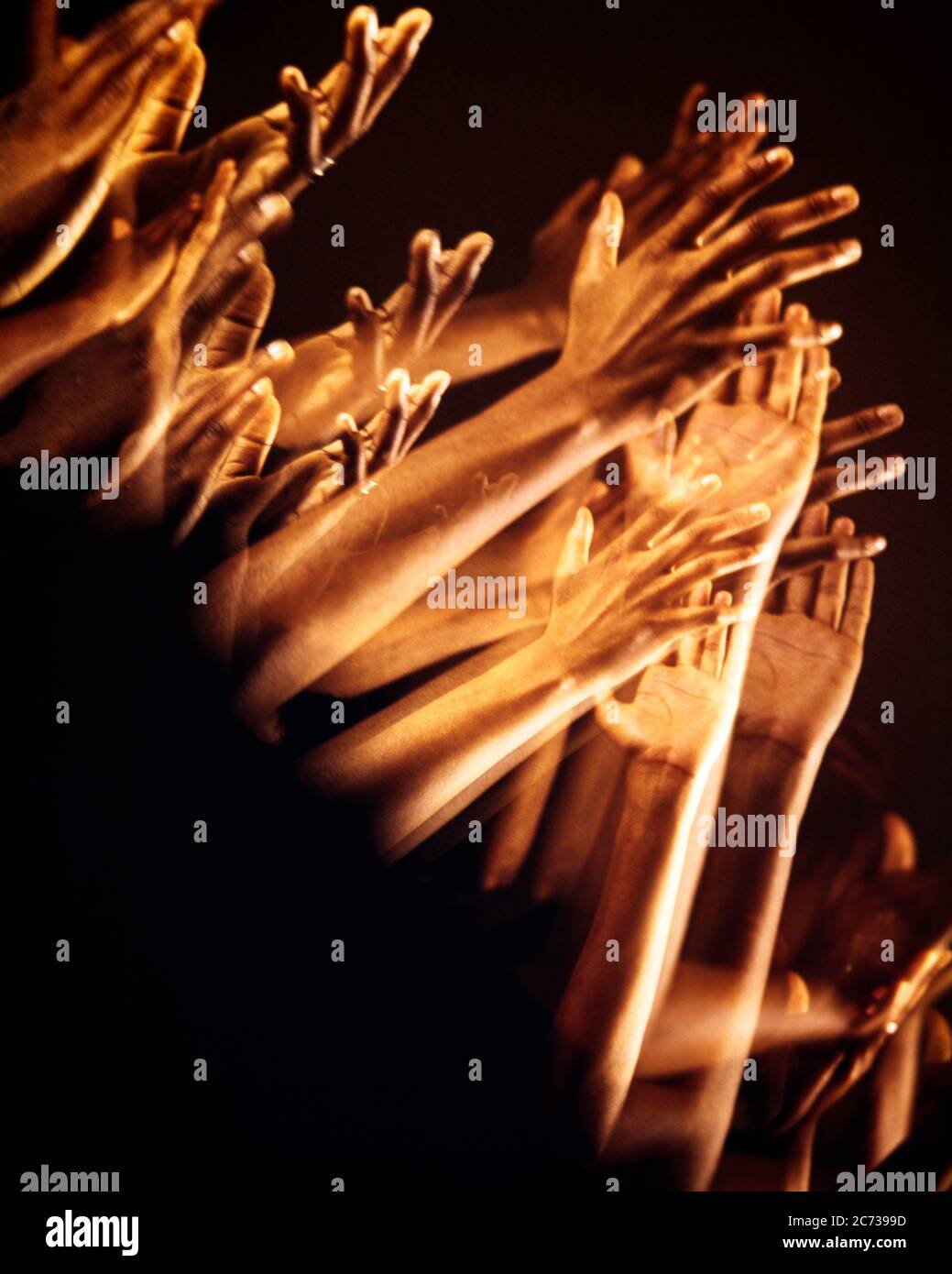 African praise singers hi-res stock photography and images - Alamy