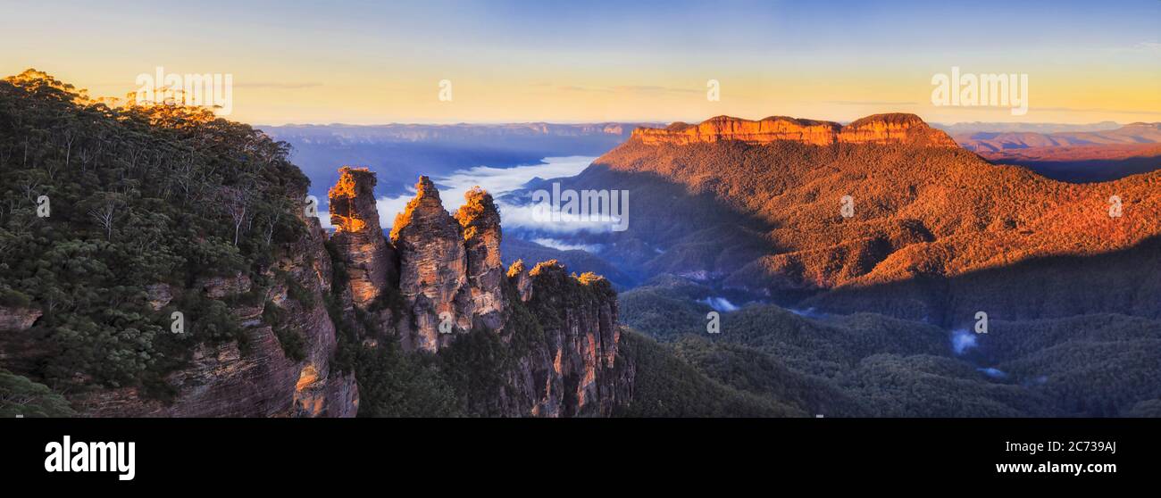 Landscape panorama of Australian Blue Mountains with Three Sisters rock ...