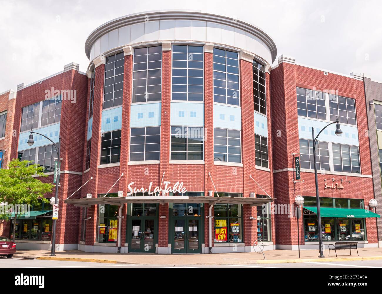 A building with retail shops and offices on a corner lot in the South ...