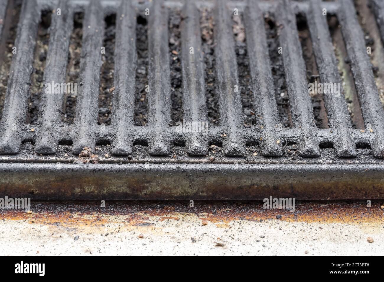 Dirty barbecue grill close up with charred grates Stock Photo - Alamy