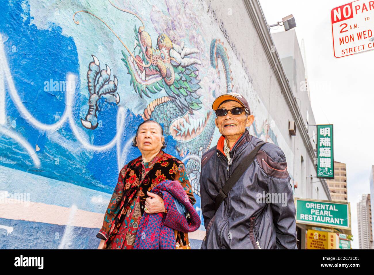 Retired chinese men and women hi-res stock photography and images - Alamy