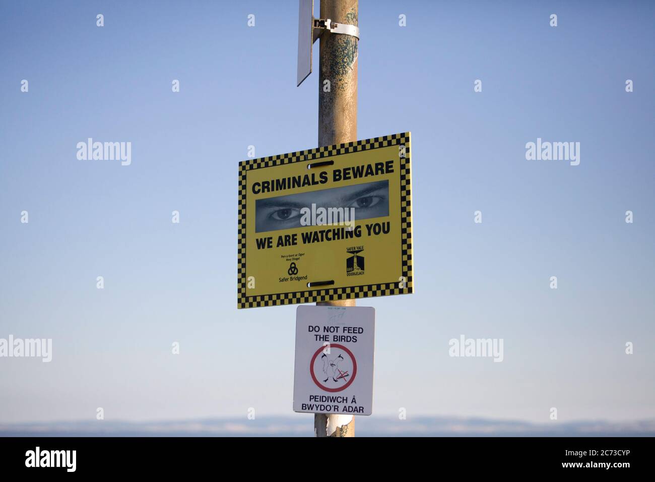 'Criminals beware' sign above 'do not feed the birds', as if they're ...