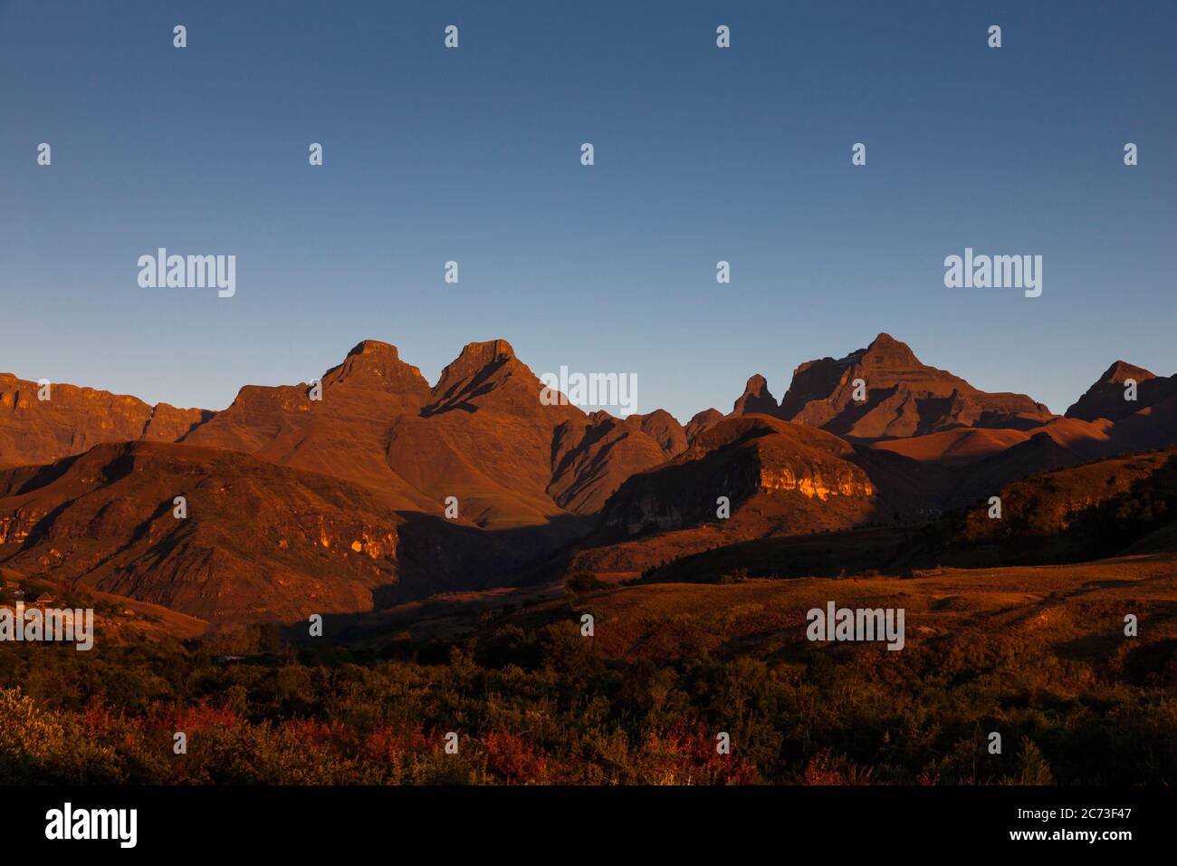 Drakensberg, Cathedral Peak, morning glow, Didima Camp, Giants Castle ...